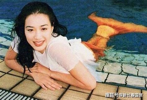時隔28年，鍾麗緹重現美人魚造型，如今51歲身材不輸當年 禁聞網