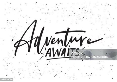 모험을 기다리고 있습니다 잉크 브러시 펜 손으로 그린 문구 글자 개념에 대한 스톡 벡터 아트 및 기타 이미지 개념 격언 고립 색상 Istock