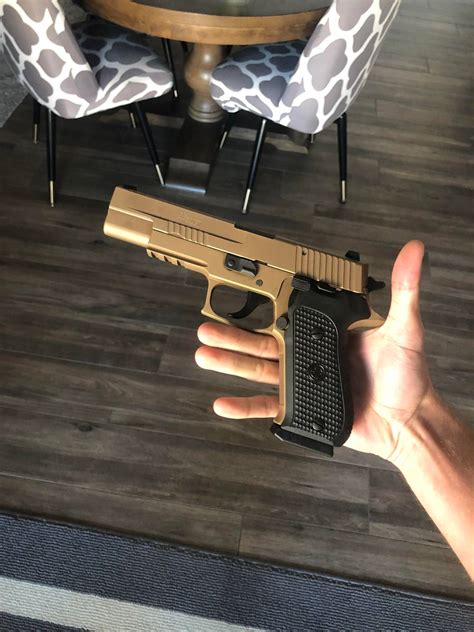 Sig Sauer P220 Scorpion
