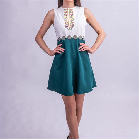 Рокля с българска шевица цвят масленозелен Етно Бул Дизайн