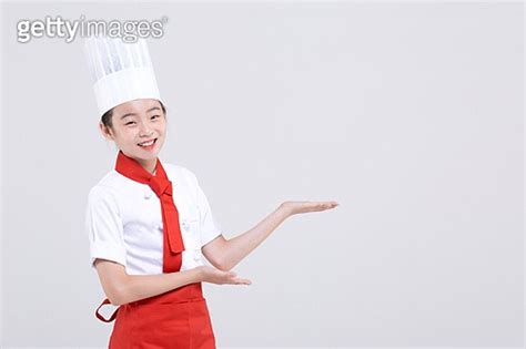 어린이 인간의나이 십대 인간의나이 누끼 한명 직업 장래희망 한국인 어린시절 요리사 요리하기 음식준비 손짓 제스처 행동 포인팅 손짓