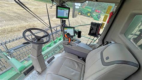 Brace Of John Deere X9 Combines Gobble 170t Of Wheat An Hour Farmers