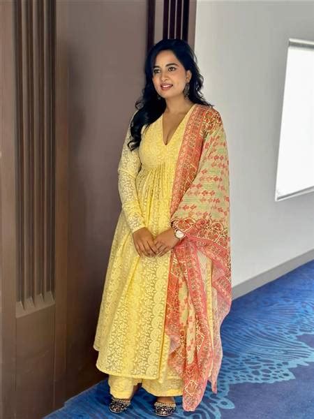 மஞ்சள் நிற சுடிதாரில் ரசிகர்களை ஈர்க்கும் ஸ்ருஷ்டி டாங்கே லேட்டஸ்ட் க்ளிக்ஸ் Actress