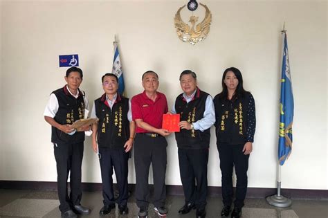 警專校友總會派員慰問屏東縣政府消防局因公殉職賴俊儒隊員等4名消防員家屬暨因公受傷盧逸軒隊員等7名消防員及敬送慰問金 民眾網