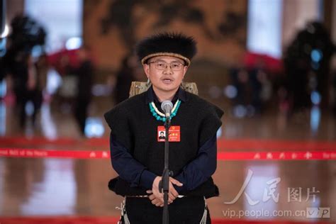 十四届全国人大二次会议举行第三场“代表通道”采访活动 人民图片网