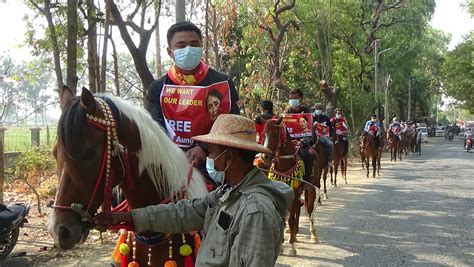 Dvb ယင်းမာပင်မြို့တွင် အာဏာသိမ်းစစ်အစိုးရကို စီး တော်မြင်းများနှင့်အတူ ဆန္ဒပြ