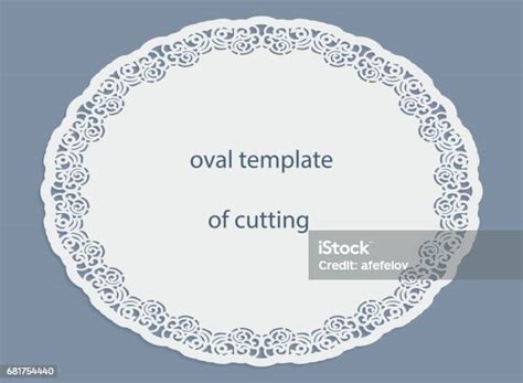 오픈 워크 타원형 테두리와 인사말 카드 케이크 아래 종이 Doily 절단을위한 템플릿 결혼식 초대장 장식 플레이트는 레이저 컷 벡터 일러스트레이션입니다 결혼식에 대한 스톡
