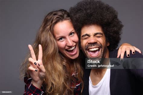 아프리카 남자와 백인 여자 가득 찬에 대한 스톡 사진 및 기타 이미지 가득 찬 계절 긍정적인 감정 표현 Istock