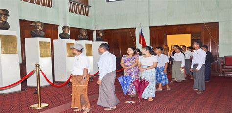 ၂၀၂၄ ခုနှစ် ၇၇ နှစ်မြောက် အာဇာနည်နေ့ ဝမ်းနည်းခြင်းအထိမ်းအမှတ် နိုင်ငံတော်အလံအား တိုင်ဝက်လျှော့ခ