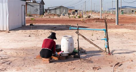 អង្គការ អន្តរជាតិ ថា ការ មិន ធានា បាន នូវ ប្រព័ន្ធ ច្បាប់ គ្រប់គ្រង សិទ្ធិ ដីធ្លី នៅ កម្ពុជា គឺ