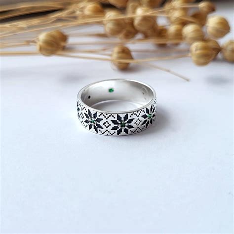 ᐉ Каблучка Вишиванка з зеленим камінням срібна р 18 5 925 проби 2 6 г • Краща ціна в Києві