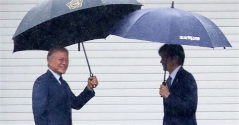 조국 만난 문재인 韓정치 바꿀 것 기대한다