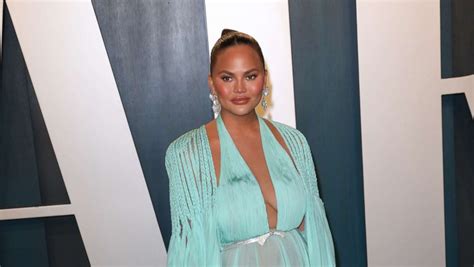 Chrissy Teigen On Why She Deleted Her Twitter Account This No Longer