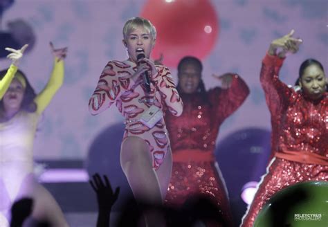 Miley Cyrus Performs At Bangerz Tour In Milwaukee March Celebmafia