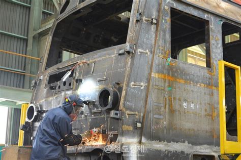 로만시스 신형 디젤전기기관차 제작 한창 [photo]