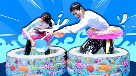 캐리 Vs 캐빈 흥미진진한 미니 풀장 물 퍼내기 한판 승부 L 캐리와 장난감 친구들 네이버 Tv