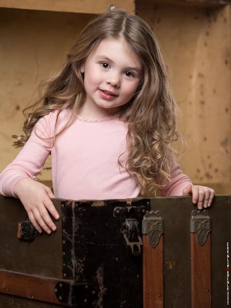 Amelia Hackett13 Look Models And Actors