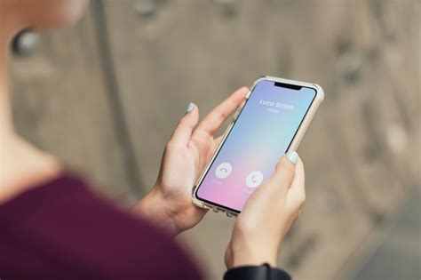 Premium Psd Smartphone Screen Mockup With An Incoming Call Psd