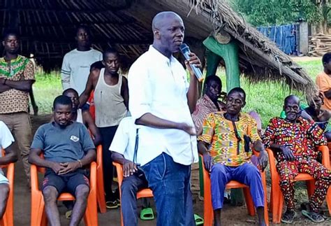 Côte Divoire Locales à Béoumi Jean Marc Kouassi Aux Populations N