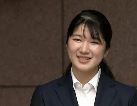 爱子公主第一天上班！穿黑色职业装大方得体，兴奋入职未沾染班味 工作 日本 工人