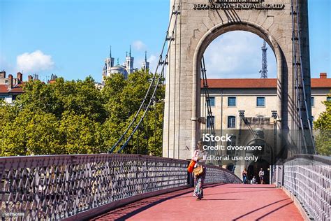 늙음 Passerelle Du 전문대학교 구름다리 Over 론 강이 범람했습니다 리용 강에 대한 스톡 사진 및 기타 이미지 강 건물 외관 건축 Istock