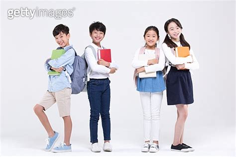 초등학생 어린이 인간의나이 누끼 교육 주제 공부 등하교 움직이는활동 Jv11190040 게티이미지뱅크