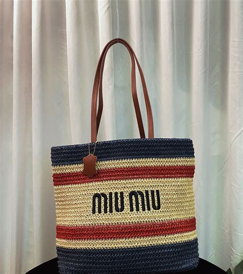 Miu Miu Сумка купить с доставкой по выгодным ценам в интернет магазине Ozon 1511152236