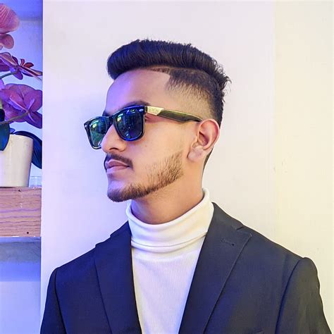 Sheikh Rassel কিছু অনুভূতি শব্দ চায় না শুধু সময় চায়। 🌸🥀 Facebook