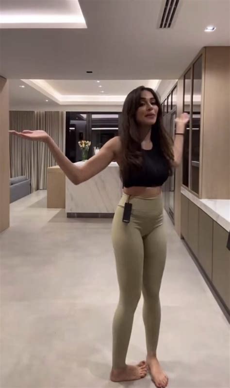 7 Hot Sexy Reem Alsanea Bikini Pics