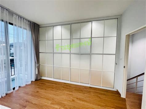 กระจกบานเลื่อน กระจกกั้นห้องภายใน ประตูบานเลื่อน แบ่ง 4 เลื่อนซ้อนเก็บทางเดียว เหลือพื้นที่ใช้