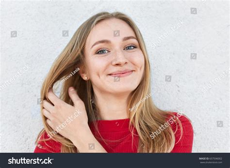 1 982 Imágenes De Cheek Dimples Imágenes Fotos Y Vectores De Stock Shutterstock