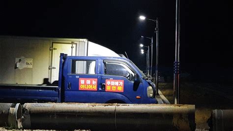 가로등 아래 주차된 낡은 트럭을 보고 울컥했습니다 ㅜ 유머움짤이슈 에펨코리아 가로등 아래 주차된 낡은 트럭을 보고 울컥했습니다 ㅜ 유머움짤이슈 에펨코리아