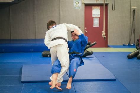 Un ‘concerned Taliban Detaining Afghan Women For Dress Code Violations