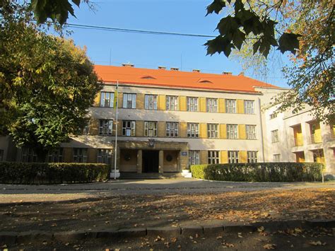 Хустська спеціалізована школа І ІІІ ступенів №1 ім АВолошина Facebook