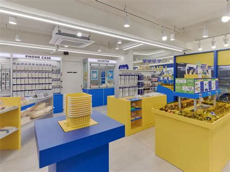 비비드한 컬러 조합 모던 캐주얼 20평 휴대폰 케이스 굿즈샵 인테리어 강남구 신사동