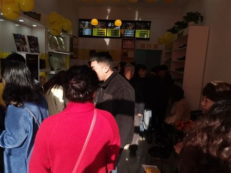 热烈祝贺翰诺皮匠坊N2269店开业大吉 北京翰皇伟业