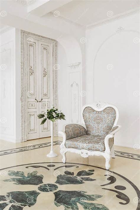 Luxueus Uitstekend Binnenland Met Open Haard In De Aristrocratische Stijl Stock Foto Image Of