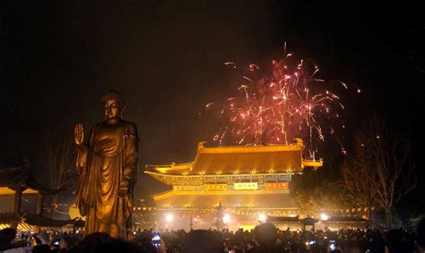 无锡灵山祥符禅寺 寺院新闻 祥符钟声传大千 人头济济听梵音2018迎新春撞钟祈福法会祥和平安