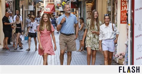 Ισπανία Οι αμήχανες ευχές της βασιλικής οικογένειας μετά το ερωτικό σκάνδαλο Flash