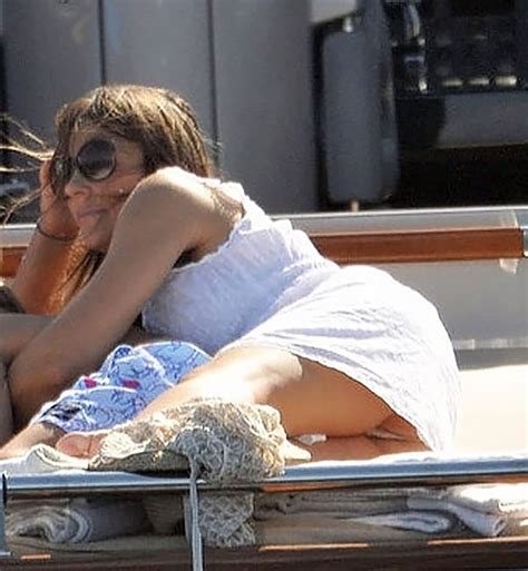 Elizabeth Hurley Nude Pics Porn And Topless Sex Scenes