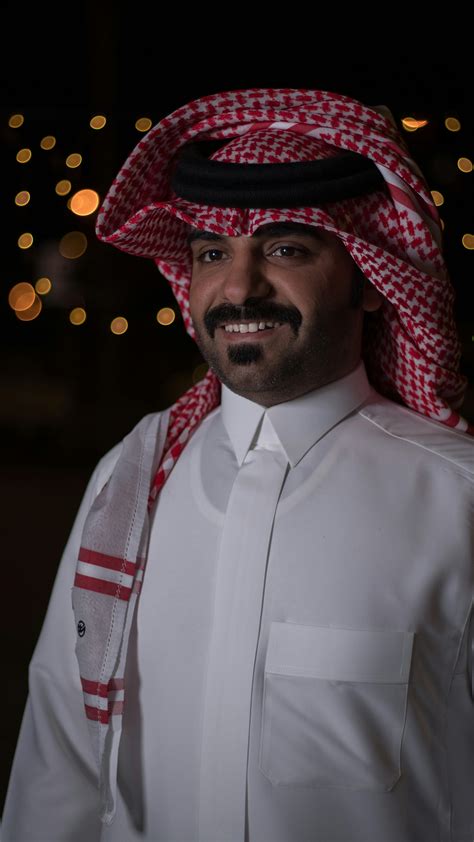 구타 리아 구트라 남성 모델 남자 도시 생활 동양 문화 유산 문화적 복장 문화적 정체성 민족 민족 전통의 바레인 사우디 서 있는 수염 스타일