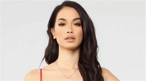 Woman Gets Useless Anatomy Lesson Off Bloke Foolishly Mansplaining