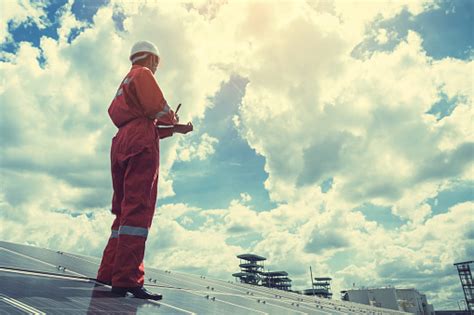 운영 및 유지 보수에 태양광 발전소 검사 및 태양광 발전소 유지 보수 인생에 대 한 녹색 에너지의 혁신에 태양광 발전소에