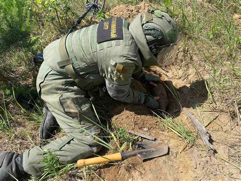 Военнослужащие сводного отряда инженерных войск заканчивают работы по