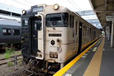 가고싶다 가고시마 이부스키노타마테바코는 일본 최남단 Jr노선인 이부스키 마쿠라자키선을 달리는