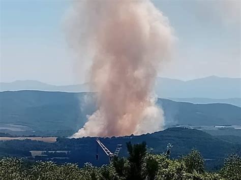 Около 2000 декара гора е обхванал пожарът край Панагюрище