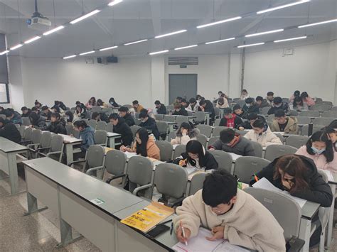 计算机与软件工程学院举办四六级模拟考试