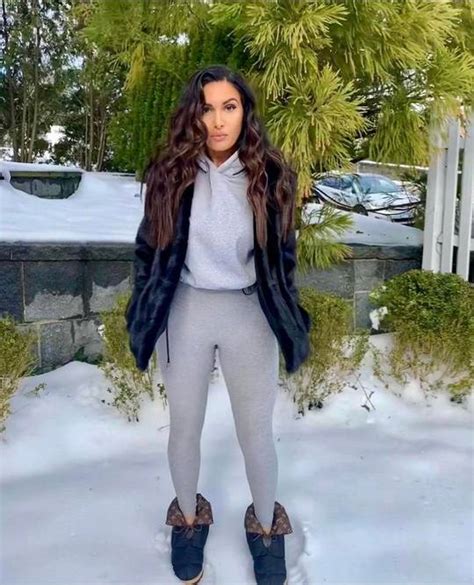 Molly Qerim Scrolller