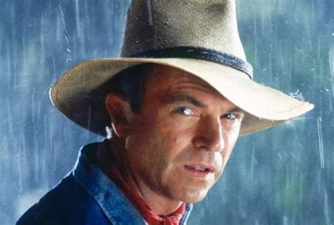 Aktor Jurassic Park Sam Neill Peringatkan Penggemar Soal Penipuan