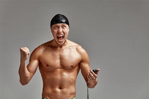 회색 배경에 서 스톱 워치와 흥분 수영 새 레코드 동기 부여 광고 배너 텍스트 장소 건강한 생활방식에 대한 스톡 사진 및 기타 이미지 건강한 생활방식 건물 외관 경관